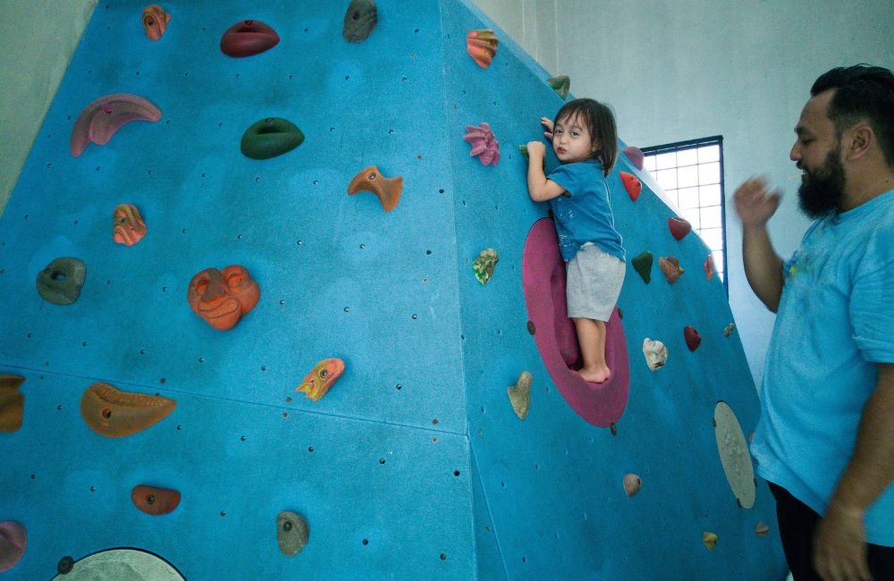 Children's Indoor Climbing Wall: Simple DIY Tips